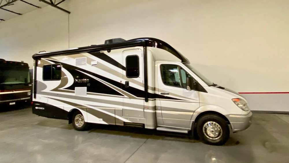 2014 Winnebago Itasca Navion IQ :: Arizona Luxury Coach