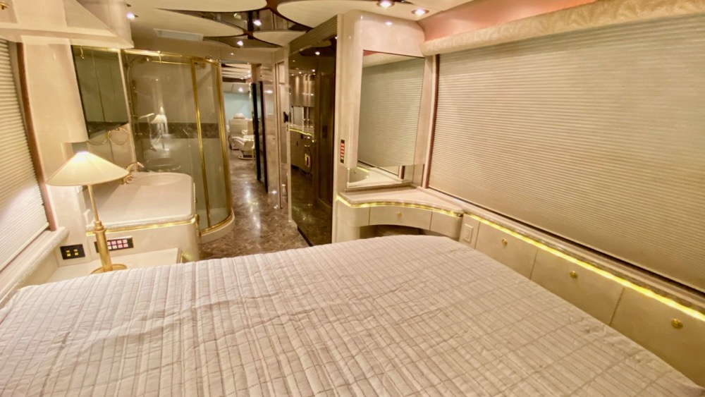 2002 Marathon Prevost XLII :: Arizona Luxury Coach