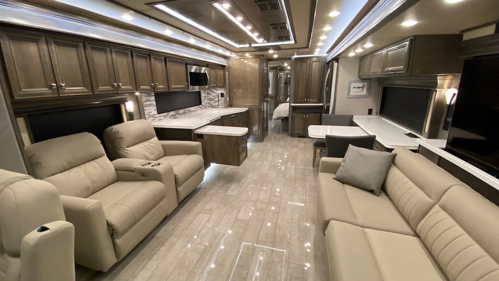 2022 Tiffin Phaeton QBH :: Arizona Luxury Coach