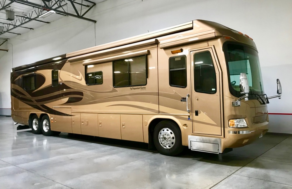 2006 Monaco Signature Commander IV :: Arizona Luxury Coach