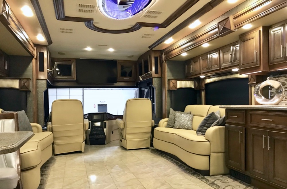 2014 American Revolution 42' Bath1/2 :: Arizona Luxury Coach