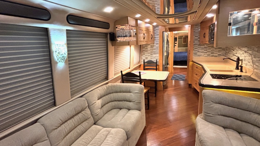 1999 Prevost Royale XLV :: Arizona Luxury Coach
