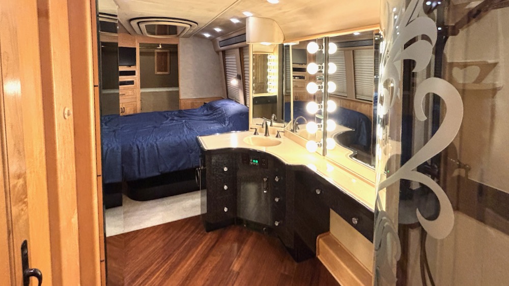 1999 Prevost Royale XLV :: Arizona Luxury Coach