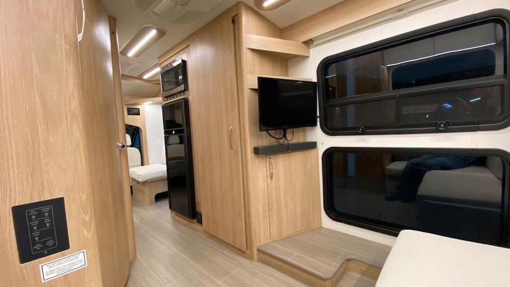 2021 Leisure Travel Van Wonder 24RL :: Arizona Luxury Coach