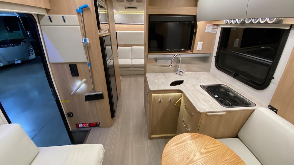 2021 Leisure Travel Van Wonder 24RL :: Arizona Luxury Coach